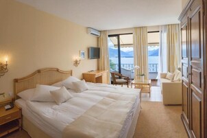 Quarto Duplo ou Twin Clássico, varanda, vista para o lago | Cofre no quarto, internet de alta velocidade, despertadores 
