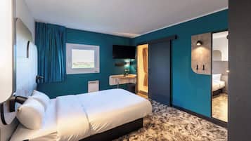 Quarto casal, acessível, para não fumantes | Roupas de cama premium, cofres nos quartos, escrivaninha