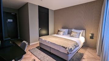 Relax room | Frigobar, escrivaninha, ferros/tábuas de passar roupa, Wi-Fi de cortesia