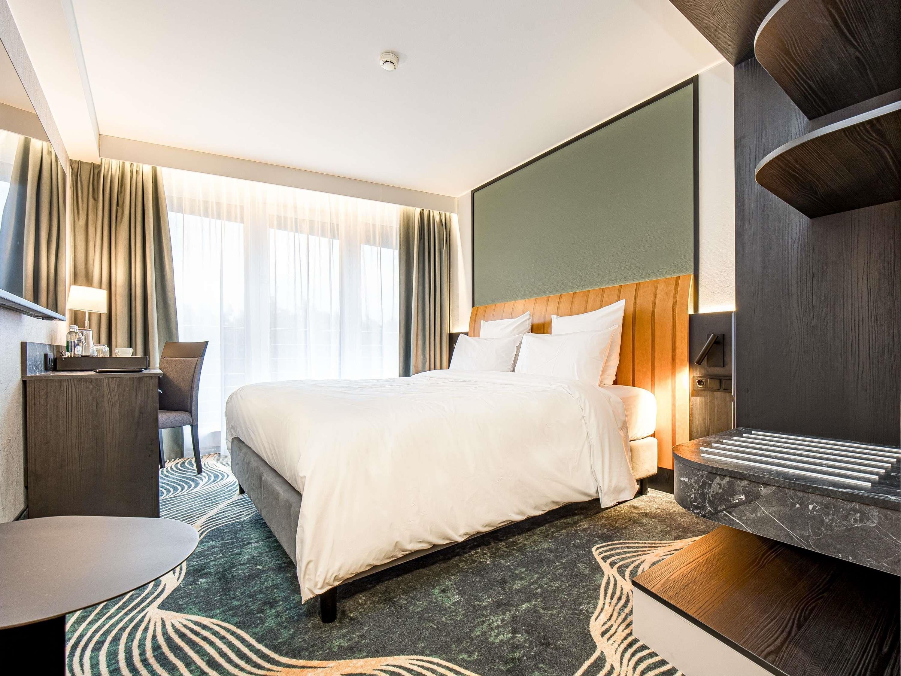 Quarto Clássico, 1 cama de casal | Cofre no quarto, secretária, quartos insonorizados 