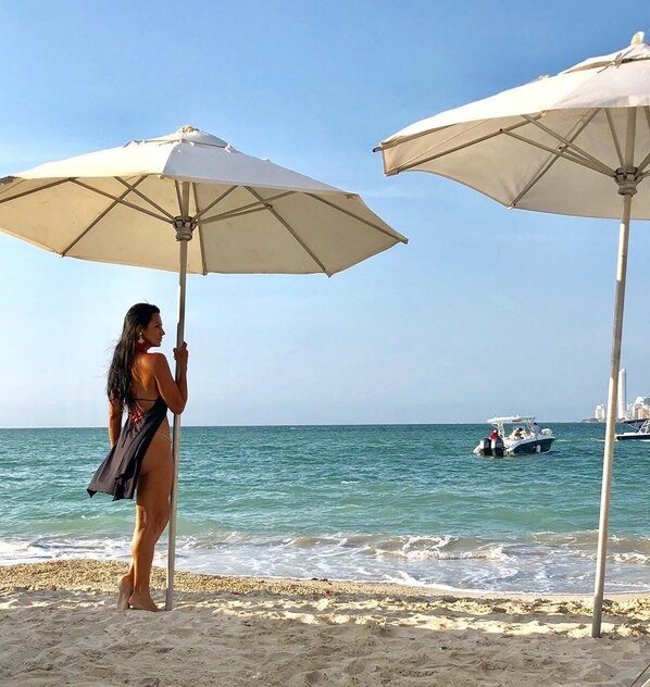 Na praia, praia de areia branca 