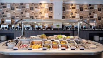 Pequeno-almoço tipo buffet diário (299 THB por pessoa)