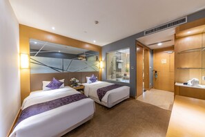 Quarto Standard, 1 cama queen-size, não fumadores | Edredões de penas, cofre no quarto, secretária 