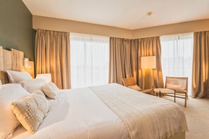 Quarto Duplo Superior, terraço | Cofre no quarto, secretária 