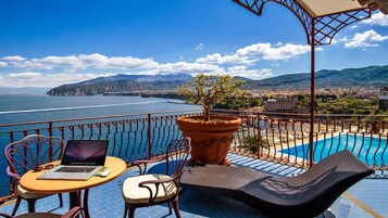 Superior Junior Suite, terrace sea view | Vista para a água