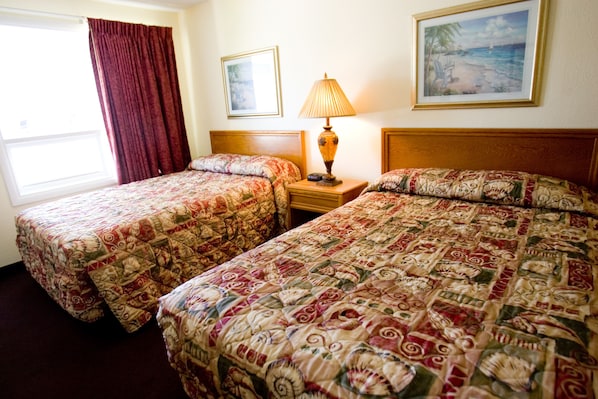 Quarto Standard, 2 camas de casal, junto ao pátio | Camas desdobráveis, Wi-fi grátis, roupa de cama fornecida