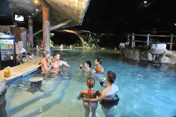 Bar à beira da piscina