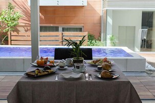 Pequeno-almoço tipo buffet diário incluído 