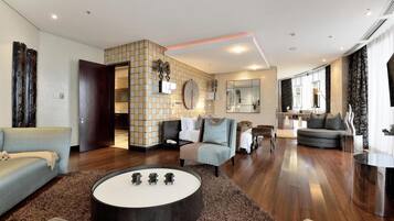 Cofres nos quartos, ferros/tábuas de passar roupa, Wi-Fi de cortesia