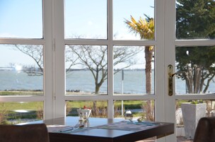 Café da manhã com buffet todos os dias (EUR 16 por pessoa) 