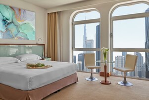 Estúdio, 1 cama King (Burj Khalifa View) | Cofres nos quartos, escrivaninha, espaço de trabalho para notebook