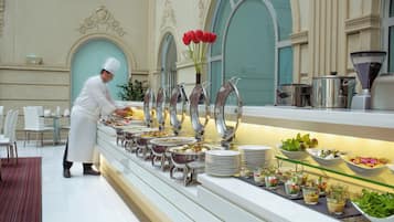 Pequeno-almoço tipo buffet diário mediante uma taxa