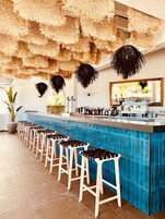 Bar de petiscos, vistas para o mar