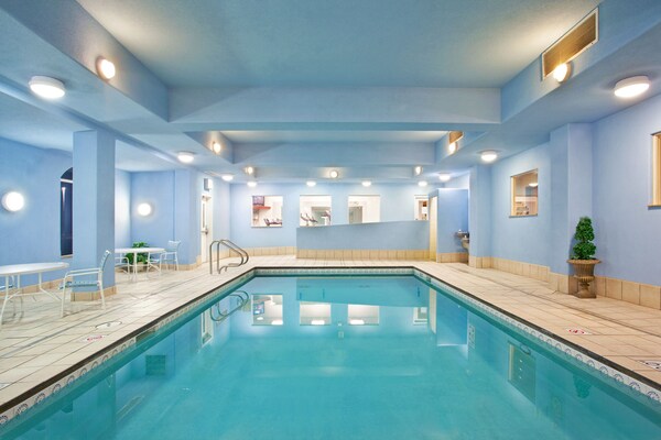 Holiday Inn Express Hotel & Suites Rockford-loves Park By Ihg - Rockford, IL