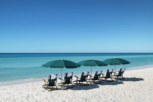 Perto da praia, praia de areia branca 