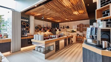 Café da manhã com buffet todos os dias (EUR 22.40 por pessoa)