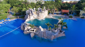 2 piscinas exteriores, espreguiçadeiras