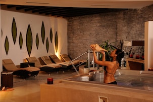 Sauna, banheira de hidromassagem, hammam, hidroterapia, aromaterapia