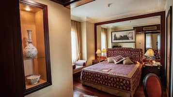 Suíte família, 2 quartos, quartos conectados | 1 quarto, roupas de cama premium, frigobar, cofres nos quartos