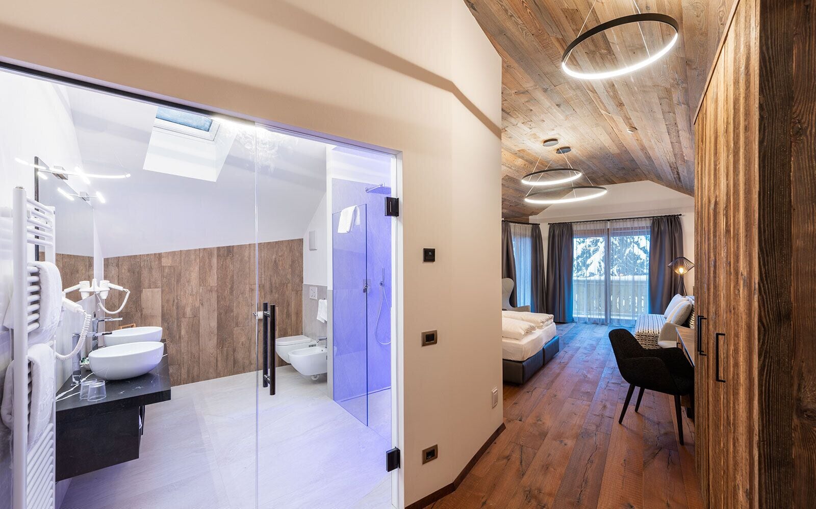 Quarto Duplo Deluxe | Roupa hipoalergénica, edredões de penas, minibar, cofre no quarto 