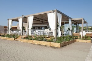 2 restaurantes, pequenos-almoços servidos 