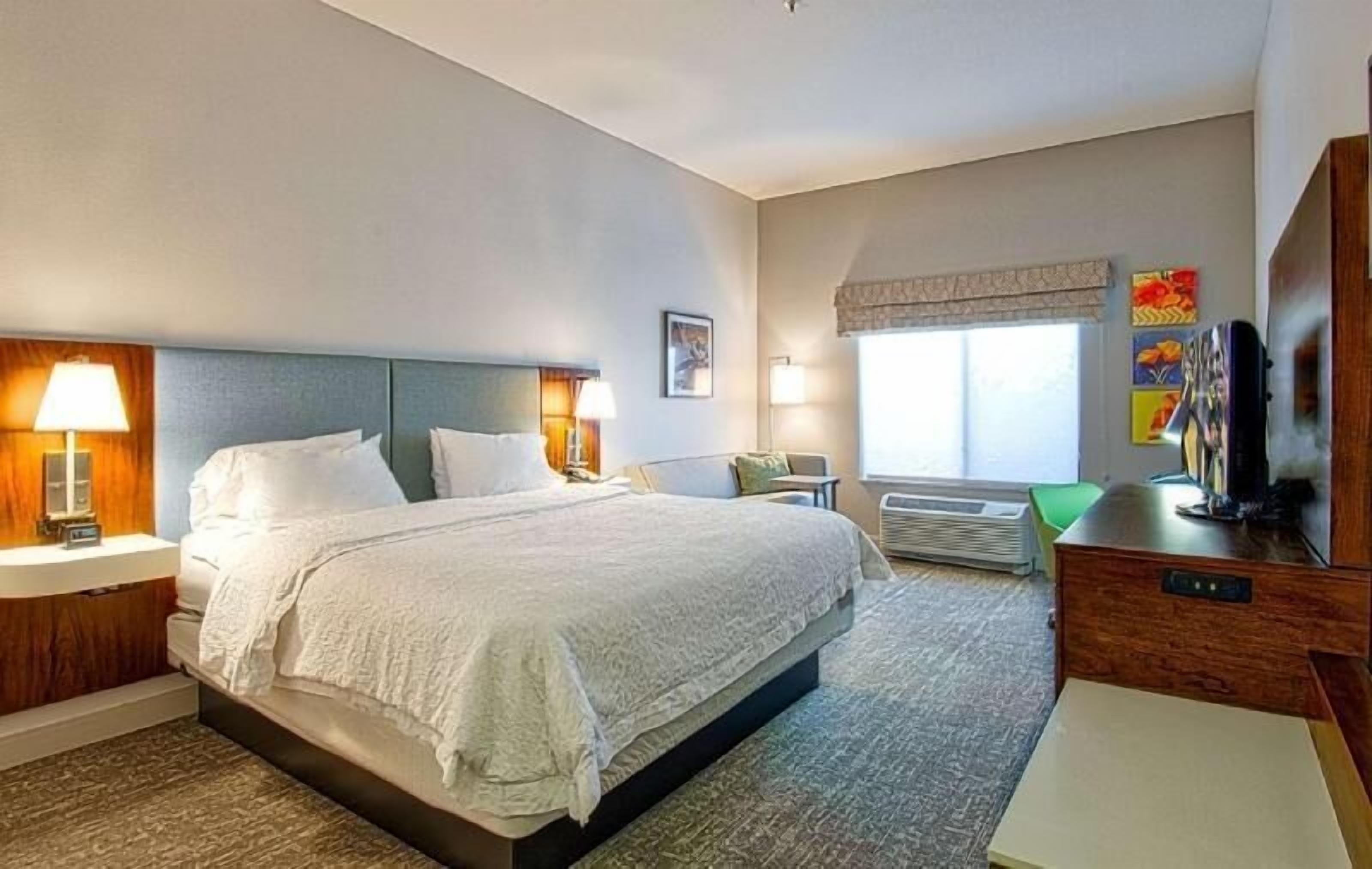 Roupa de alta qualidade, camas de colchão pillowtop, minibar 