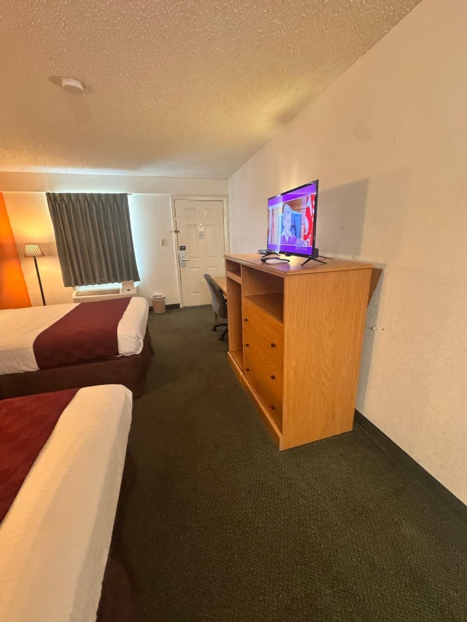 Quarto, 1 cama king-size, fumadores | Minibar, cofre no quarto, secretária, ferro/tábua de engomar 