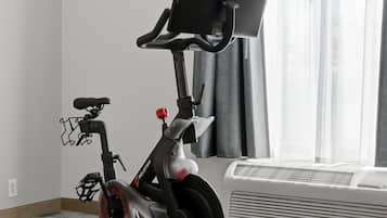 Quarto com Cama Grande Não Fumadores | Equipamento de fitness no quarto