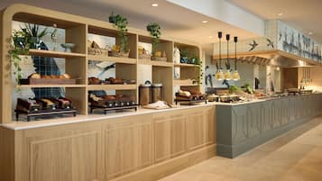 Café da manhã com buffet todos os dias (EUR 21.50 por pessoa)