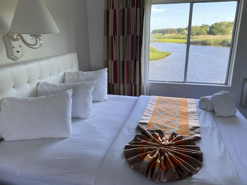 The Best Cape Cod Hotels on the Beach from $99 - Waterfront Hotels in ...