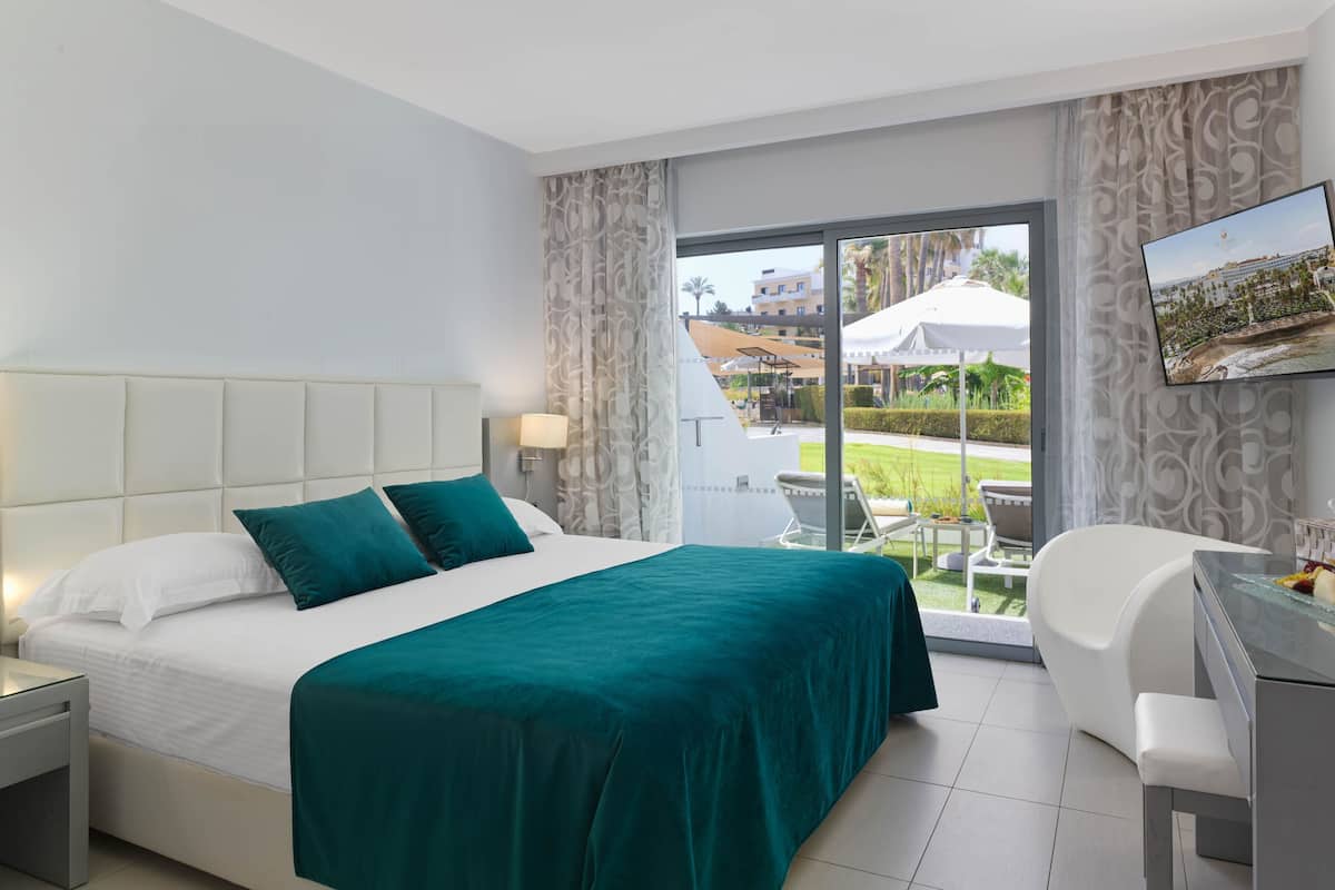 Suíte | Cofres nos quartos, escrivaninha, Wi-Fi de cortesia, roupa de cama