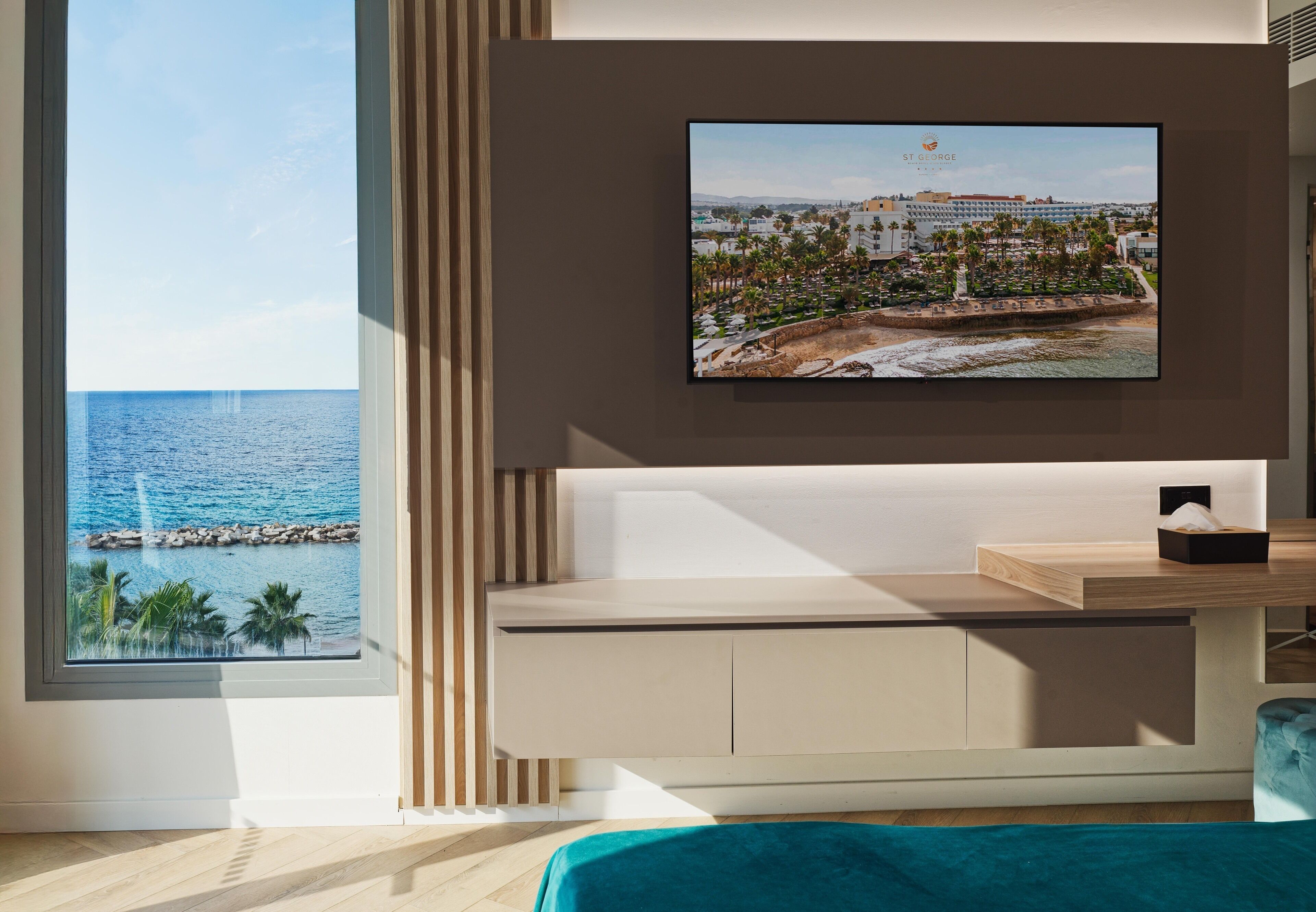 Quarto casal panorâmico, vista para o mar | Cofres nos quartos, escrivaninha, Wi-Fi de cortesia, roupa de cama
