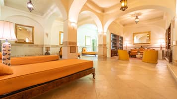 Sala(s) para tratamentos a casais, sauna, banheira de hidromassagem