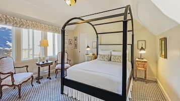 Quarto Standard, 1 cama queen-size, junto ao pátio | Roupa de alta qualidade, minibar, cofre no quarto