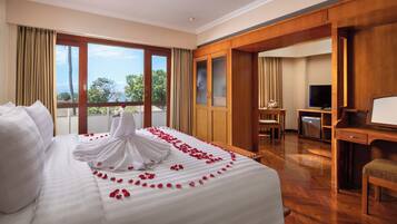 Suite (Corner) | 1 quarto, minibar, cofre no quarto, secretária