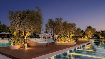 3 piscinas exteriores, da(s) 7:30 à(s) 17:00, toldos gratuitos