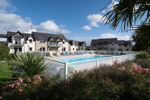 Piscina exterior sazonal 