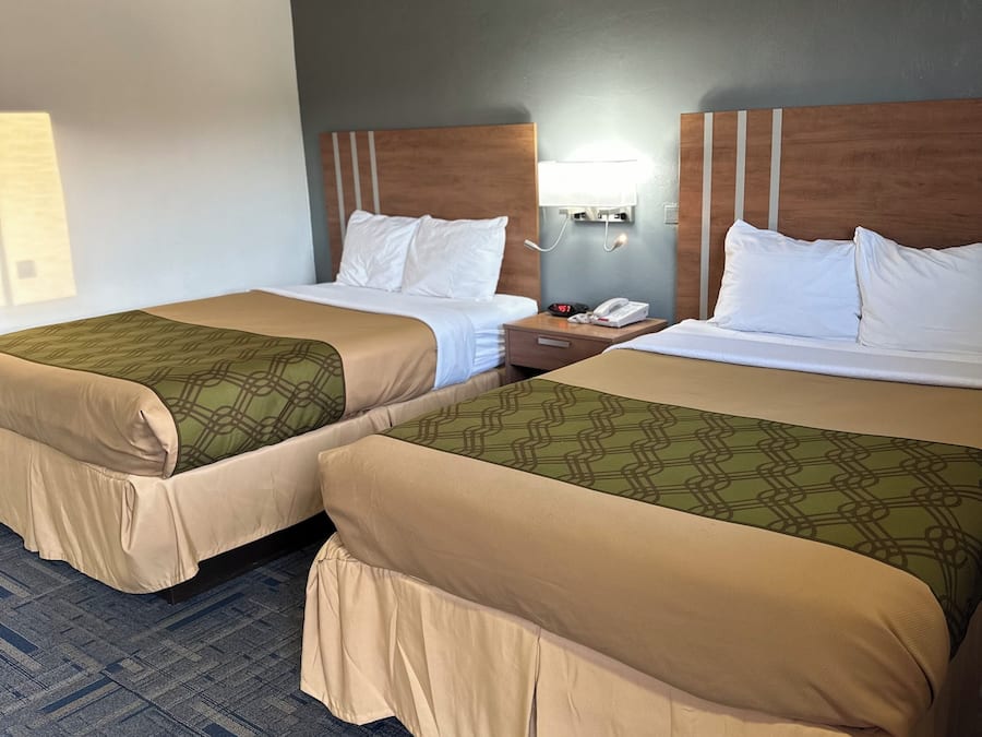 Quarto Duplo Standard, 2 camas de casal | Secretária, ferro/tábua de engomar, camas desdobráveis, Wi-fi grátis