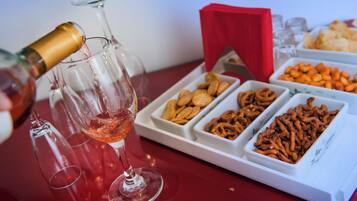 TV 32 polegadas com canais via satélite, filmes pagos