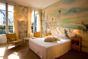 Quarto casal premium | 1 quarto, roupas de cama premium, frigobar, cofres nos quartos