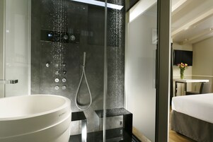 Quarto Duplo Deluxe, varanda | Comodidade do quarto