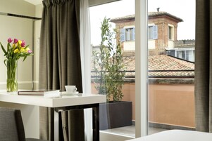 Quarto casal luxo, banheira de imersão | Vista do quarto