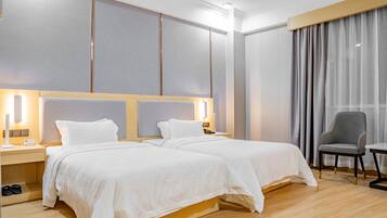 Quarto duplo luxo | Edredons de pluma, cortinas blackout, quartos à prova de som