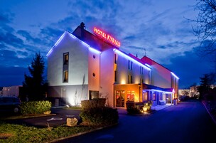 Fachada do alojamento (tarde/noite)