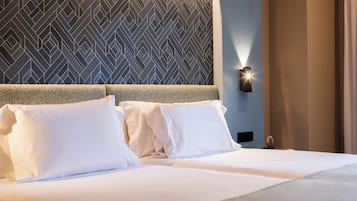 Minibar, cofre no quarto, secretária