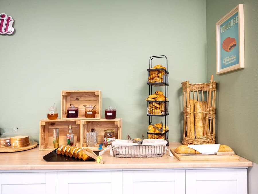 Café da manhã continental todos os dias (EUR 12.90 por pessoa)