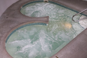 Banheira de hidromassagem interior