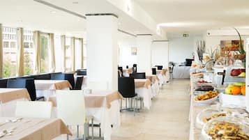 Pequeno-almoço tipo buffet incluído