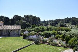 Quarto casal (Caractere) | Vista para o jardim