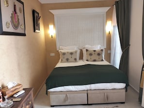 Quarto Deluxe | Camas de colchão pillowtop, cofre no quarto 